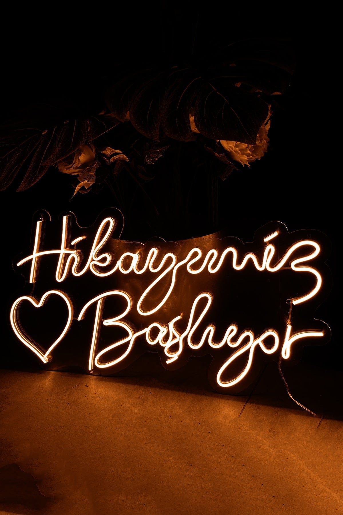 Hikayemiz Başlıyor Yazılı Neon Led Işıklı Tablo Düğün ve Kutlama Duvar ...